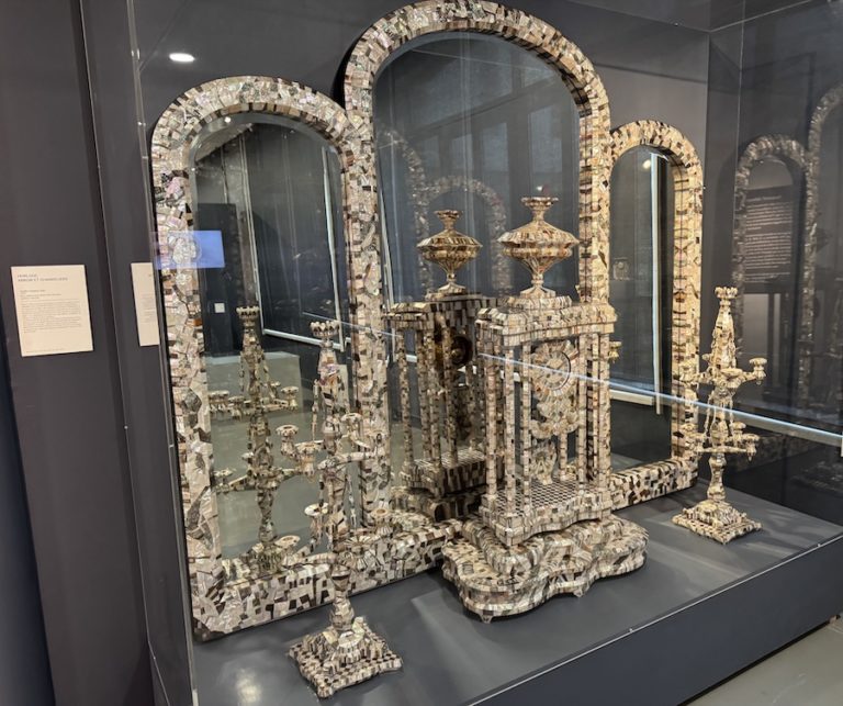 France : Méru, petite ville de l’Oise, capitale mondiale de la nacre ...